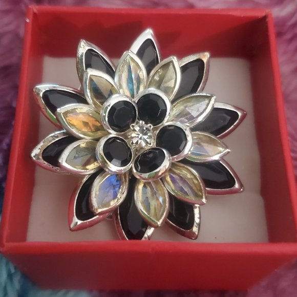 Avon | Jewelry | Vintage Avon Flower Brooch Pin Bezel Crystals Black ...